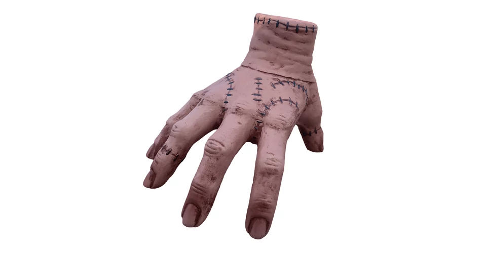 Wednesday The Thing Izé műkéz halloween jelmez kiegészítő - 3.990 Ft